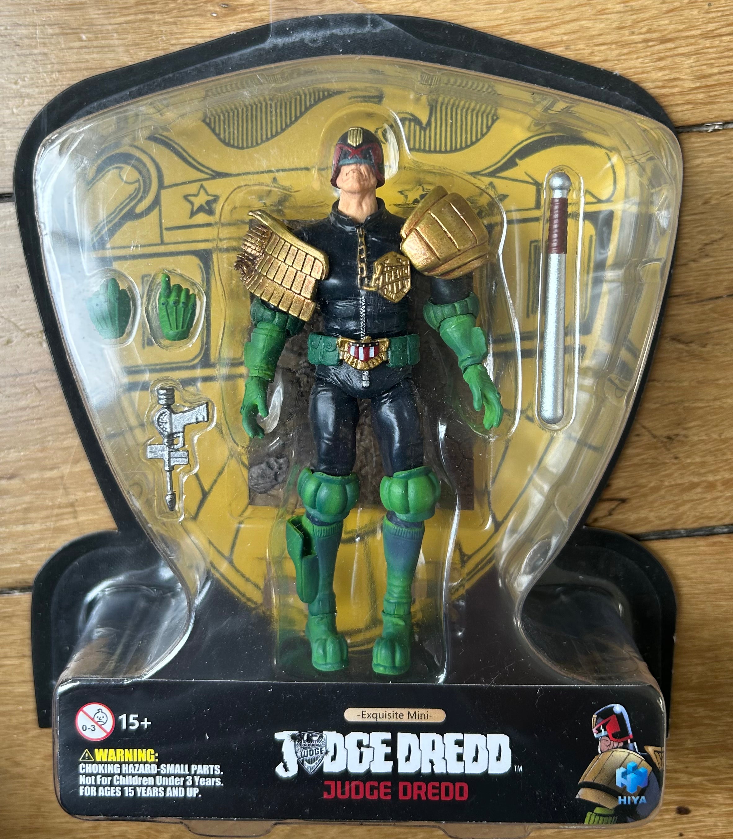 JUDGE DREDD - Figurine de Judge Dredd - 1/18ème - 11 cm – TOYS TRACKER